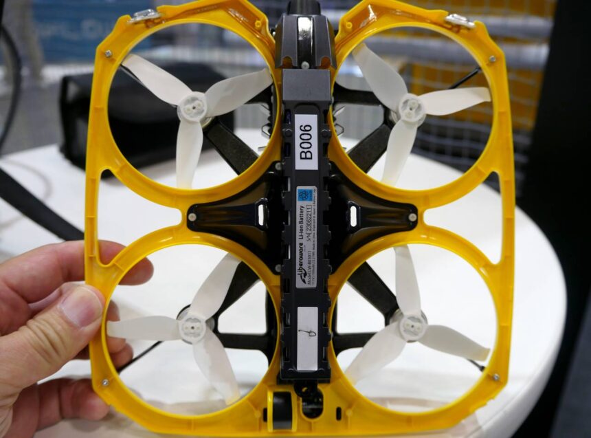 Liberaware、狭所空間点検用小型ドローンの進化型IBIS2を展示。より高画質に、飛行時間もUP！[Japan Drone 2023] – DRONE