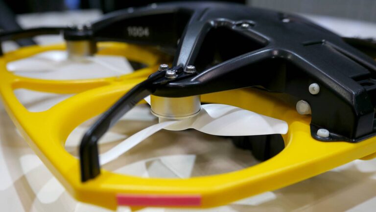 Liberaware、狭所空間点検用小型ドローンの進化型IBIS2を展示。より高画質に、飛行時間もUP！[Japan Drone 2023] – DRONE