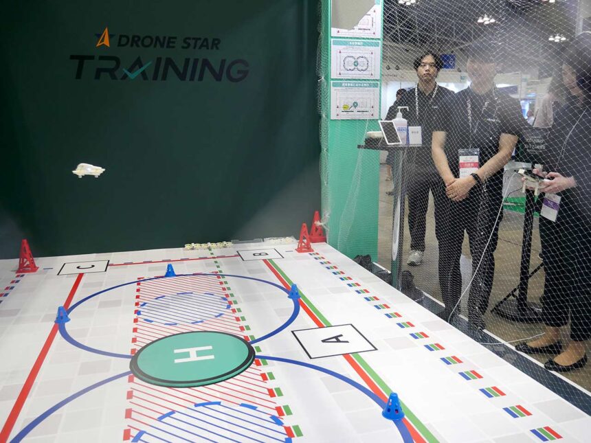 「DRONE STAR TRAINING」国家資格の操縦技術を"お家で練習"できるこだわりの練習用ミニドローン[Japan Drone 2024] – DRONE
