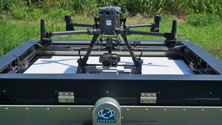 SORABOT、DJI Matrice 300 RTK及びDJI Matrice 350 RTKに対応する自動充電ポート「DroneNest D135」提供開始。遠隔無人ドローン運用の拡大へ ...