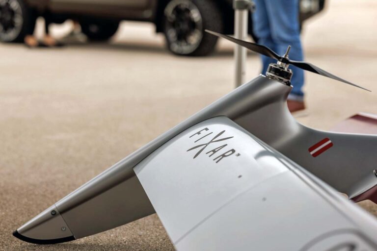 Fixarの新型VTOLドローン「FIXAR 025」が完成。完全自律型ドローン、飛行中の揚力を全表面を覆う空力設計 – DRONE