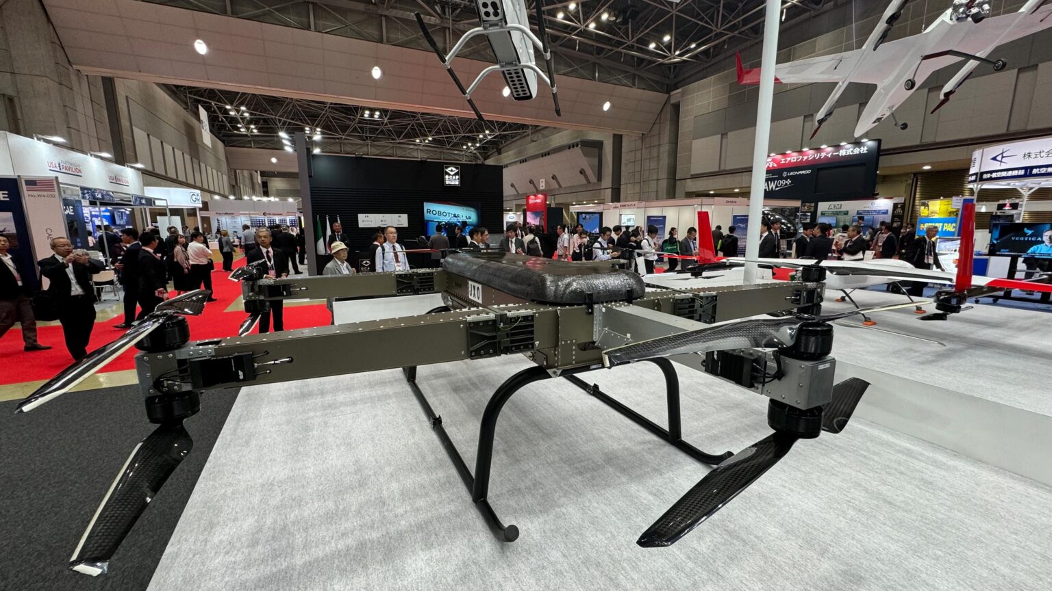 三菱重工、改良版の中型輸送ドローンから初公開のVTOL型ドローンなど多種多様なラインナップ[2024国際航空宇宙展] – DRONE