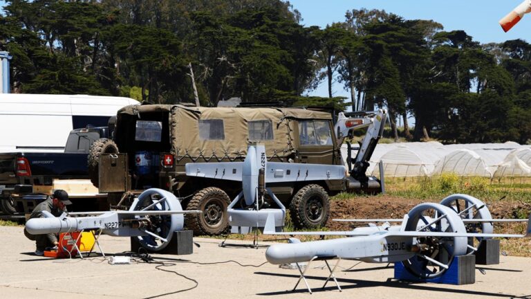 海上自衛隊、艦艇型ドローン「V-BAT」導入へ。1機単価は約6億円 – DRONE