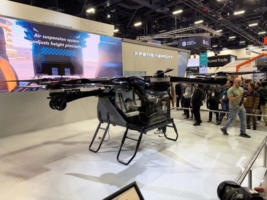 ドローン、CES 2025で再び存在感。CESで垣間見た軍事転用の現実と未来 [CES 2025] – DRONE