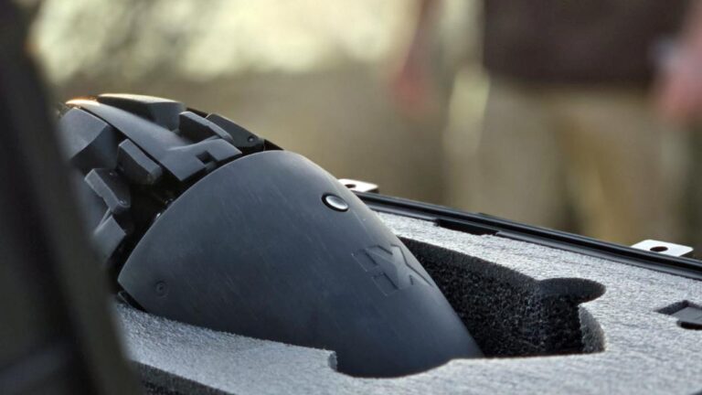 XDOWNのフットボール型ドローン「PSK」、投げるだけで翼が展開し最高時速250kmに到達 – DRONE